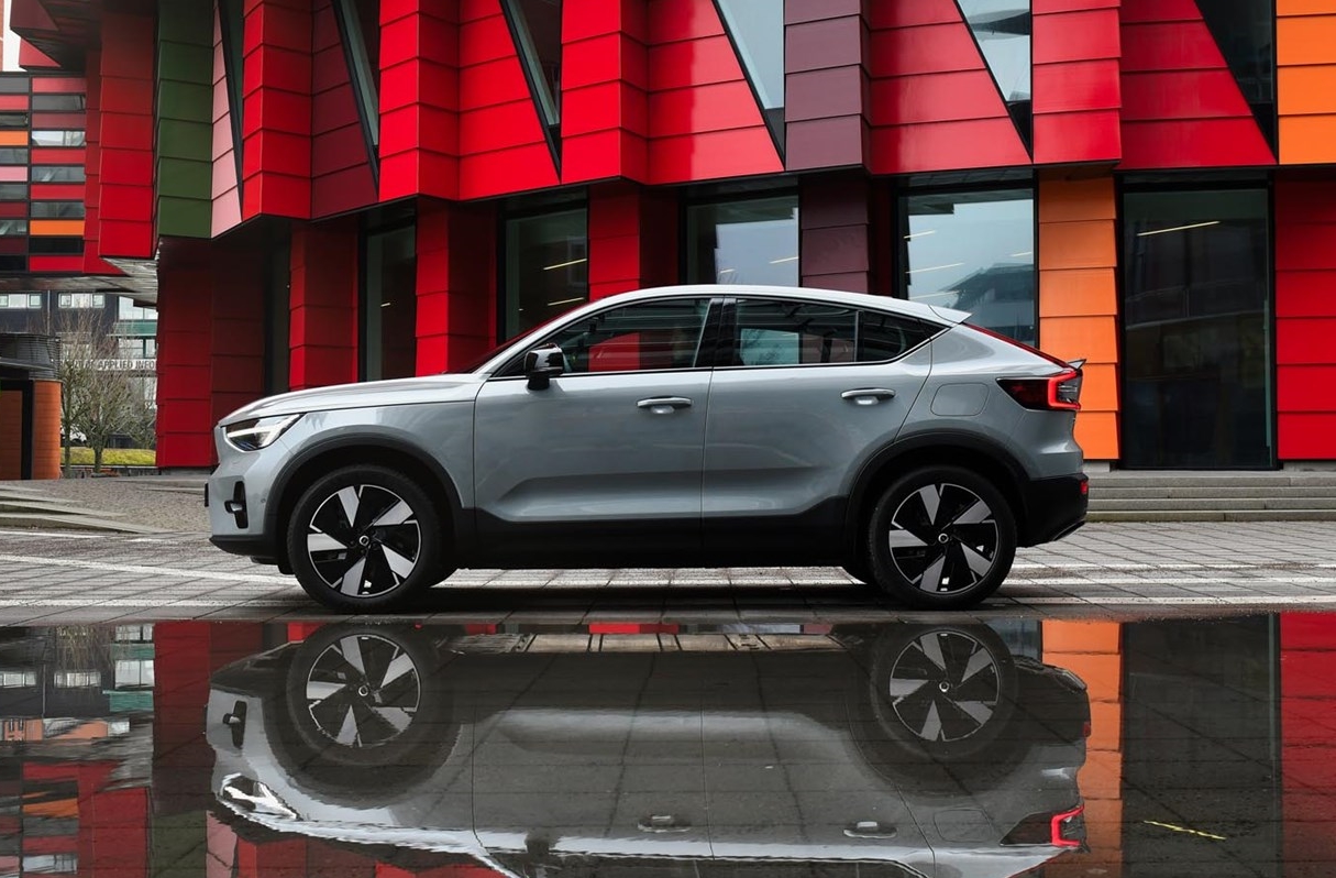 "주행거리 407km까지 늘렸다" 볼보, '2024 C40 리차지' 출시