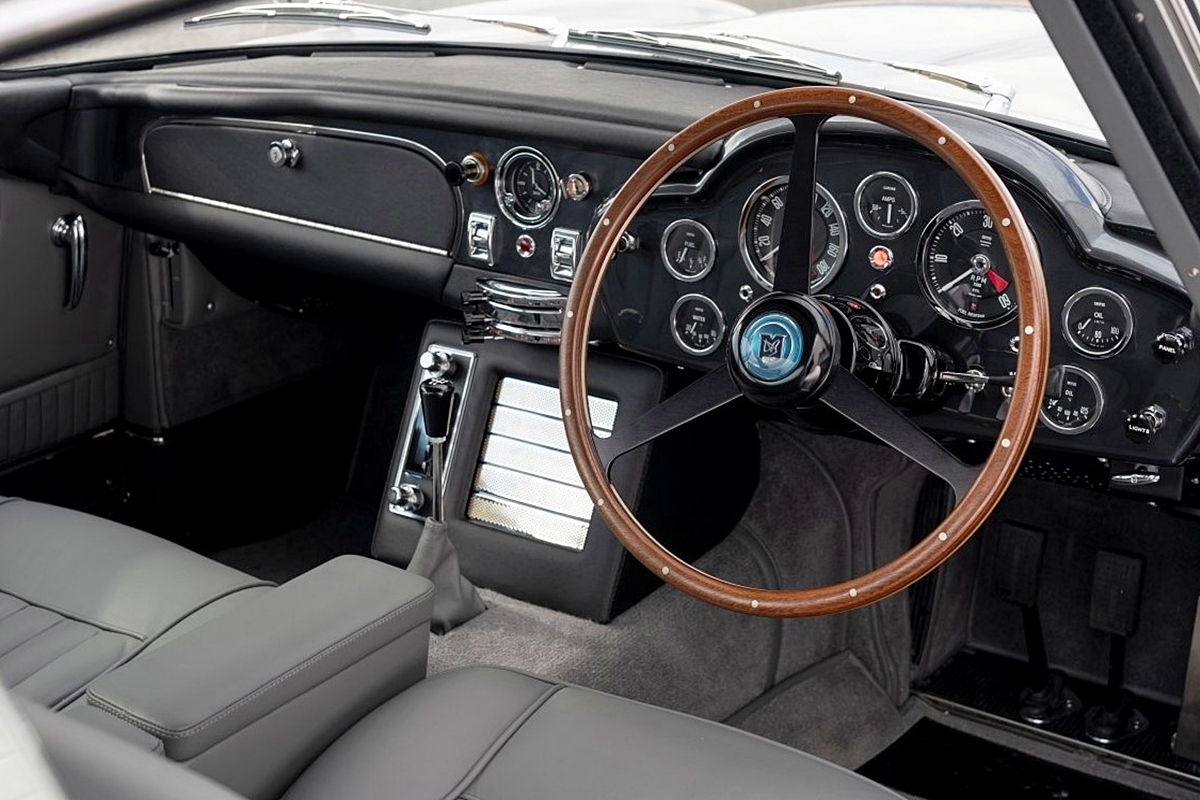 전설의 '007 본드카' 애스턴마틴 DB5, 탄생 60주년 맞아