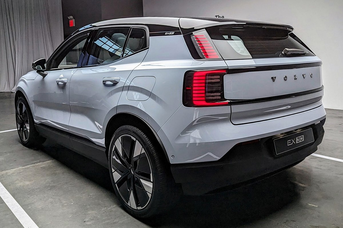 "여기어때?"…볼보, 전기 SUV 'EX30' 성수동에서 만나요