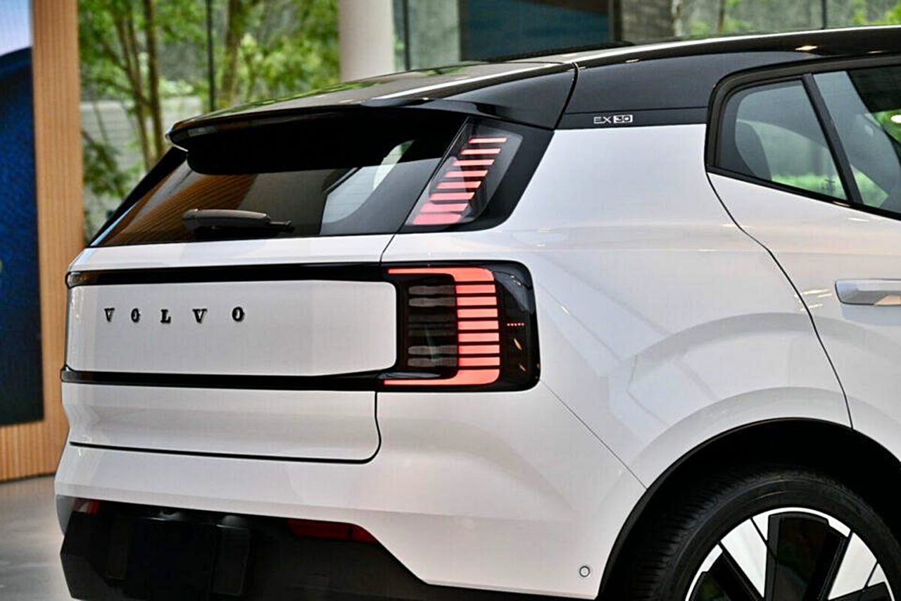 "4천만원대 전기 SUV 등장에 폭발적 관심"…국내 출시한 볼보 'EX30'