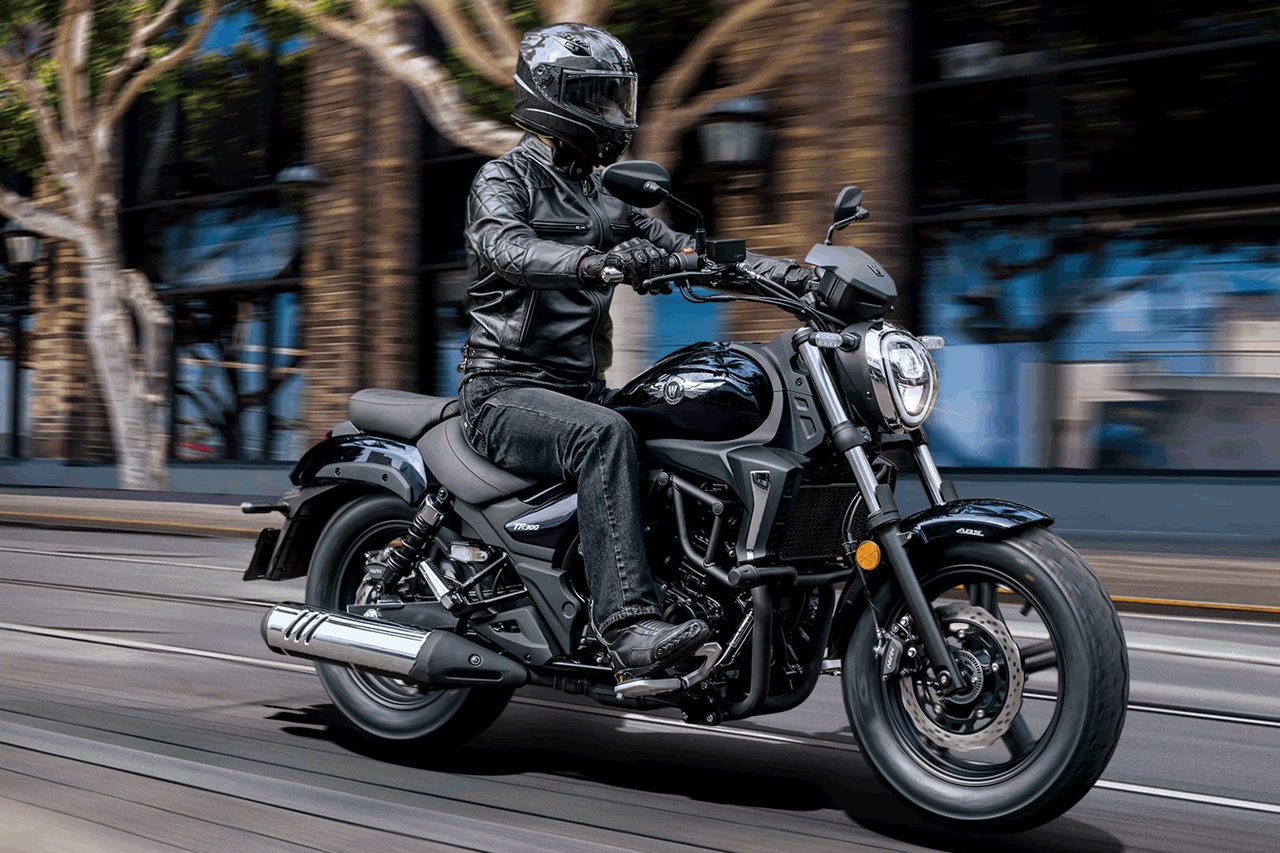 크루저 모터사이클의 새로운 다크호스, 하우즈 'TR300' 국내 출시