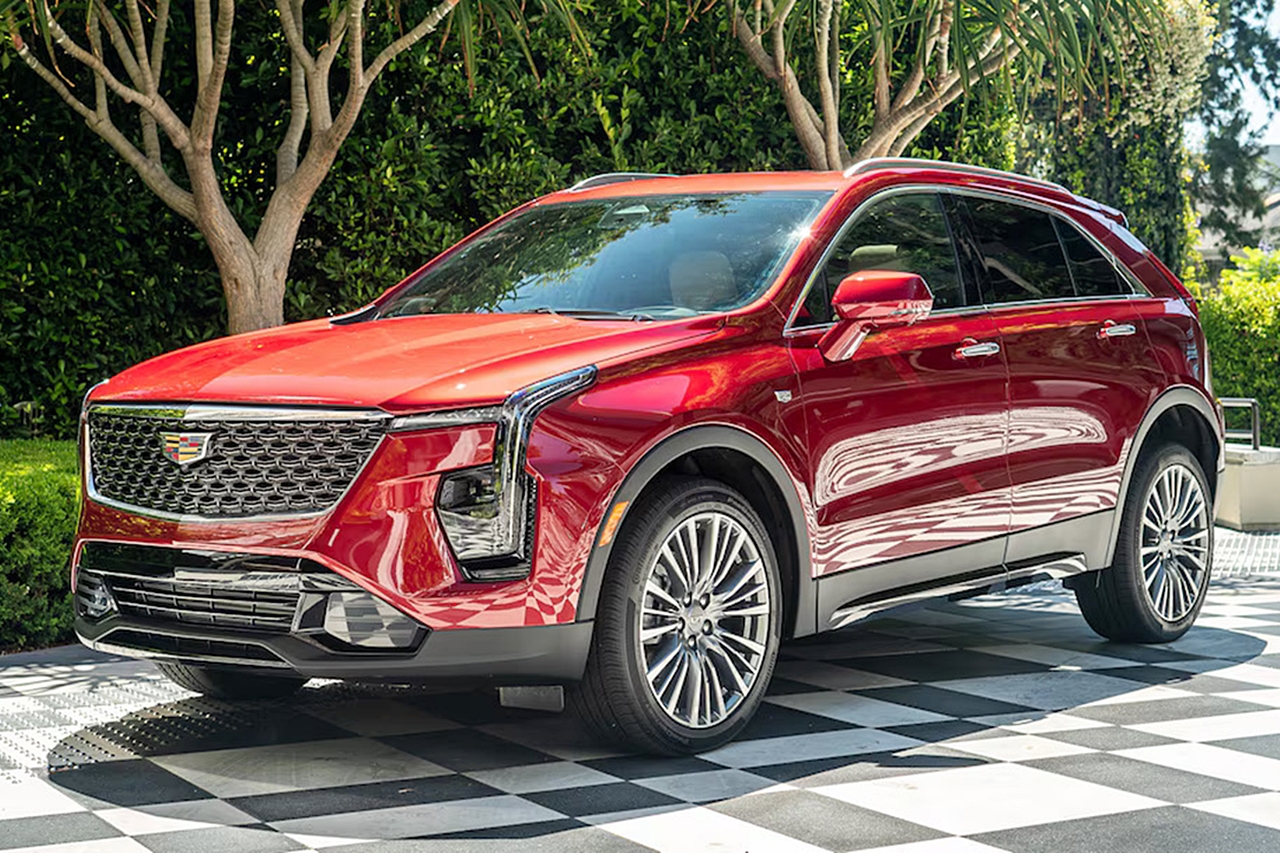 "이게 풀체인지가 아니야?" 캐딜락, 33인치 디스플레이 탑재한 '뉴 XT4' 출시