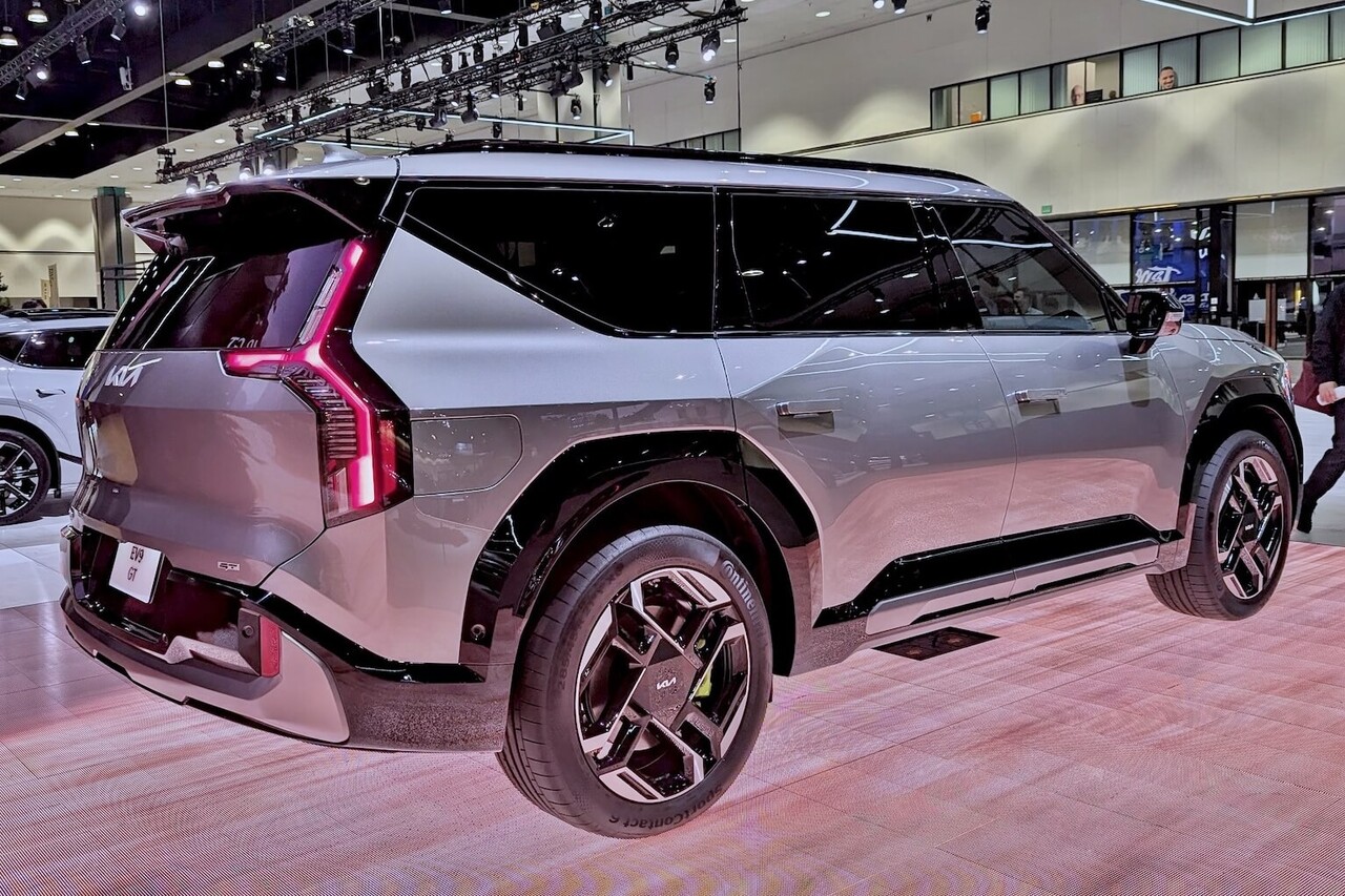 기아, 508마력 고성능 버전 ‘EV9 GT’ 첫선…“프리뷰 전자제어 서스펜션 탑재”