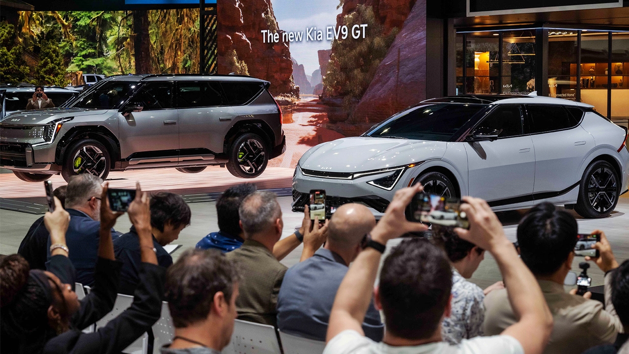 기아, 508마력 고성능 버전 ‘EV9 GT’ 첫선…“프리뷰 전자제어 서스펜션 탑재”