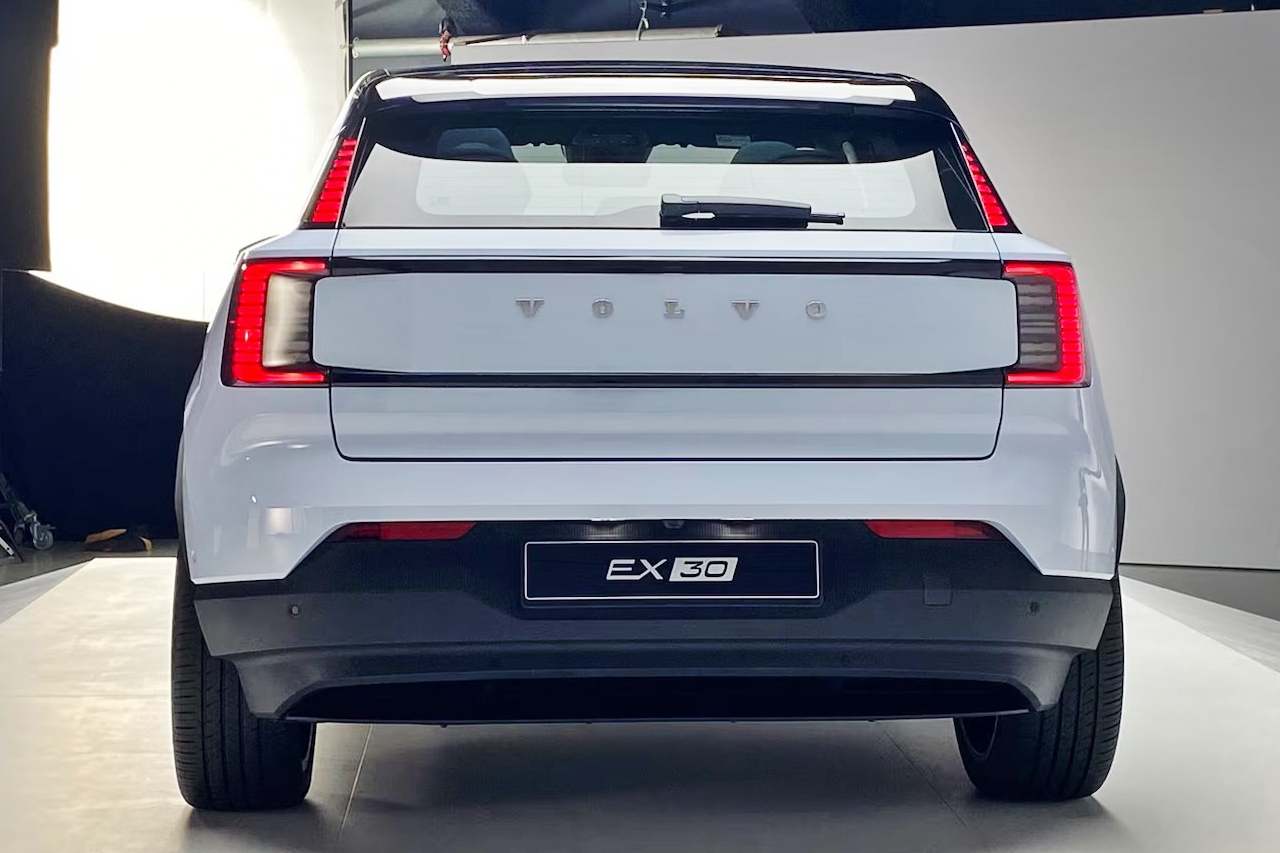 “가격 확 내렸네”…볼보, 4000만원대 전기 SUV ‘EX30’ 출시