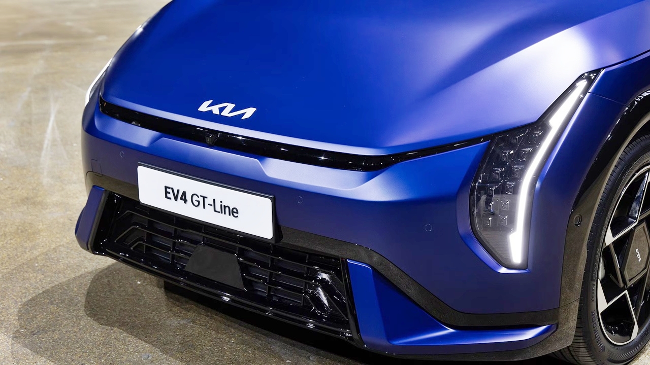 베일 벗은 기아 첫 전기 세단 ‘EV4’…한 번에 533km 달린다