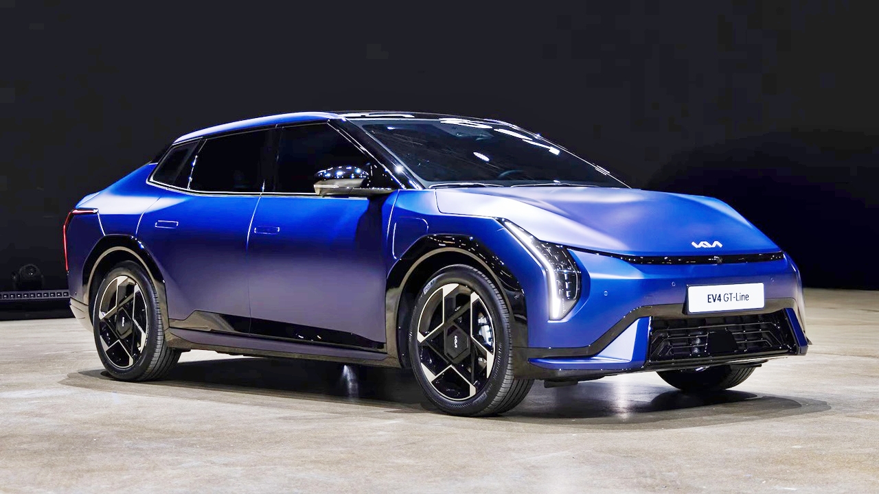 베일 벗은 기아 첫 전기 세단 ‘EV4’…한 번에 533km 달린다