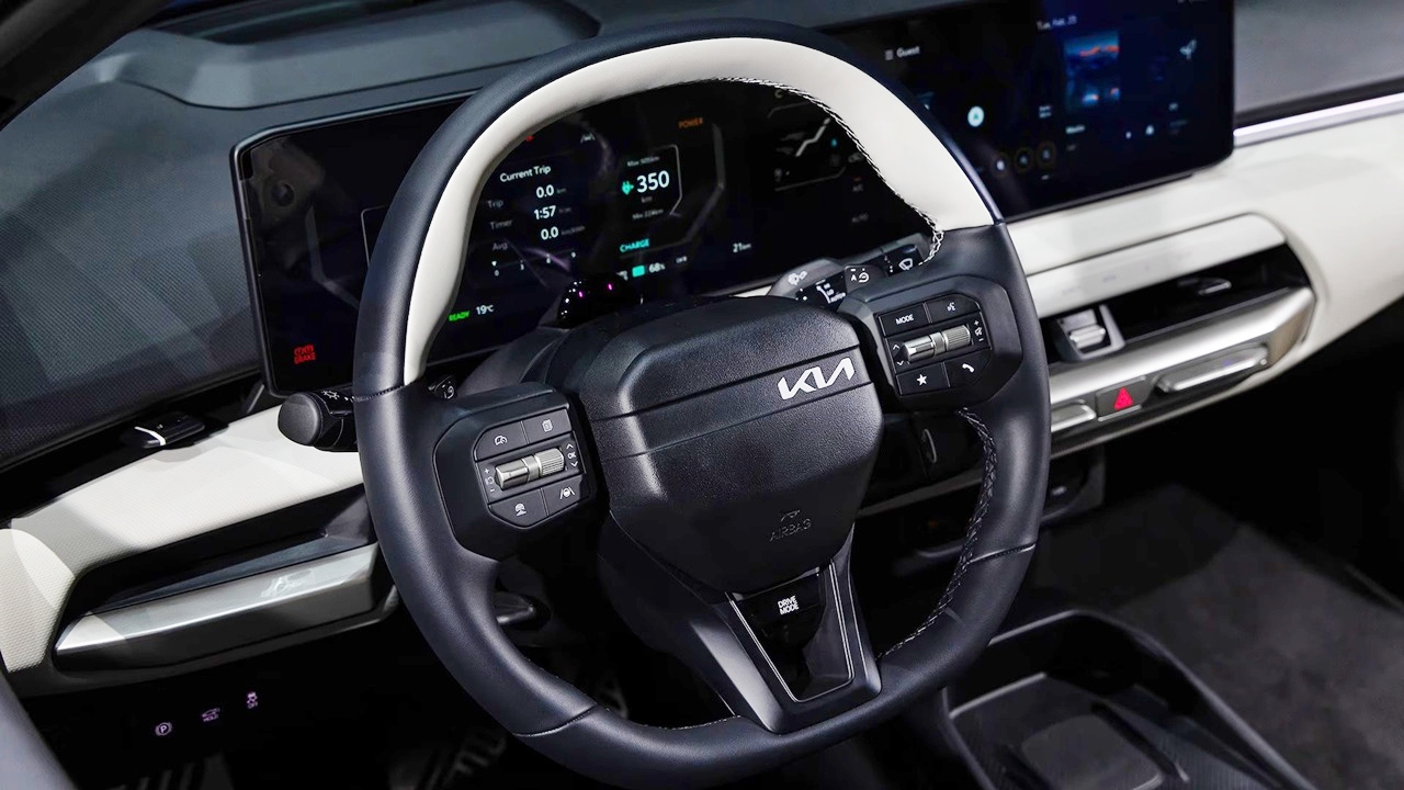 베일 벗은 기아 첫 전기 세단 ‘EV4’…한 번에 533km 달린다