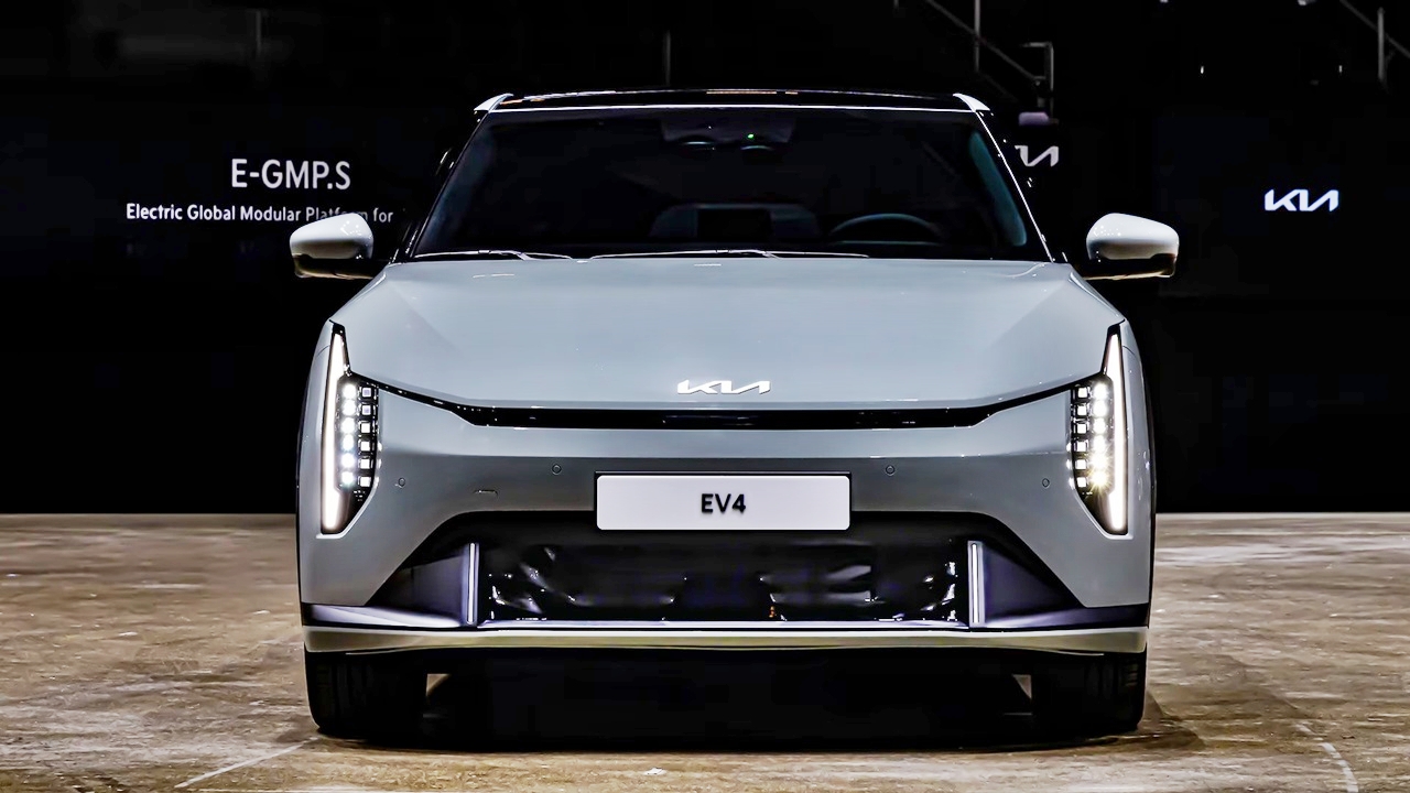 “3000만원대 전기 세단” 기아, 533km 달리는 ‘EV4’ 계약 돌입
