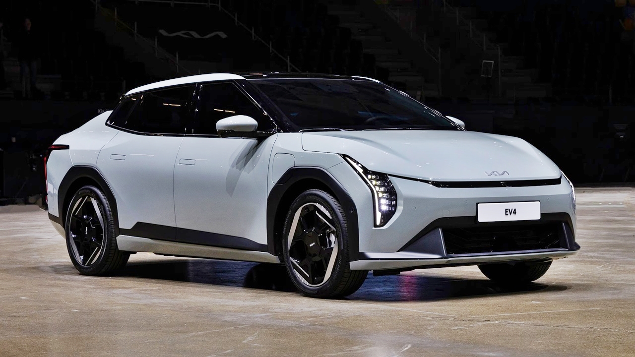 “3000만원대 전기 세단” 기아, 533km 달리는 ‘EV4’ 계약 돌입