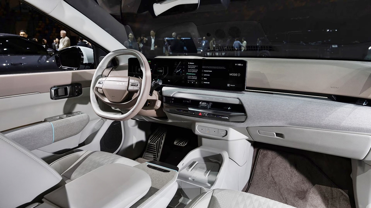 “3000만원대 전기 세단” 기아, 533km 달리는 ‘EV4’ 계약 돌입