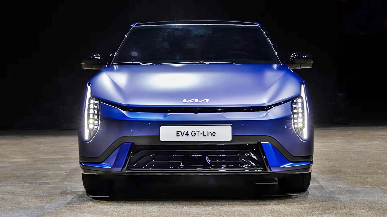 “3000만원대 전기 세단” 기아, 533km 달리는 ‘EV4’ 계약 돌입