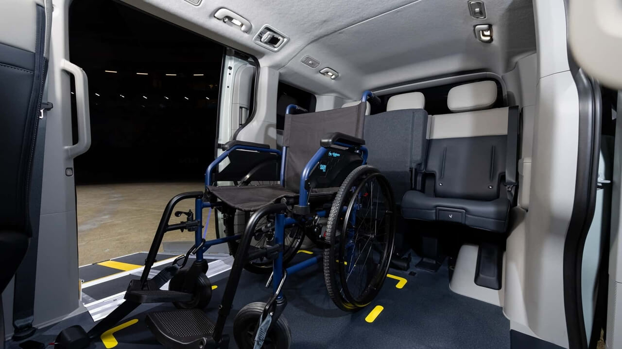 기아, 英서 휠체어 탑승자 위한 ‘PV5 WAV’ 공개…이동약자 위한 모빌리티 확대