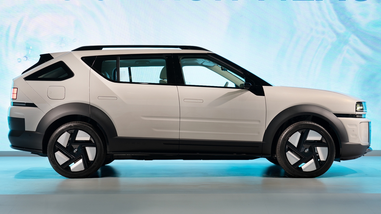 7년 만에 돌아온 수소전기차 ‘디 올 뉴 넥쏘’…“5분 충전에 720km 달린다”