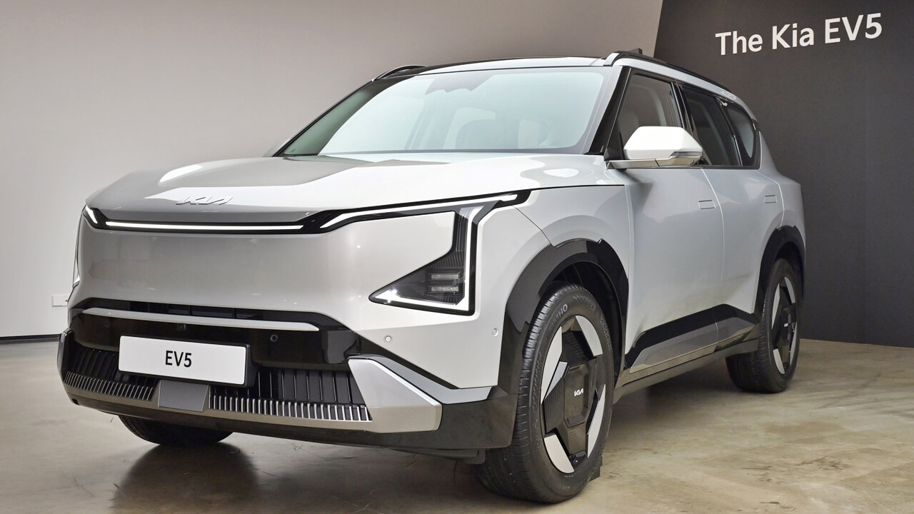 “급발진 걱정 없네”…기아, 패밀리 전기 SUV ‘EV5’ 출시
