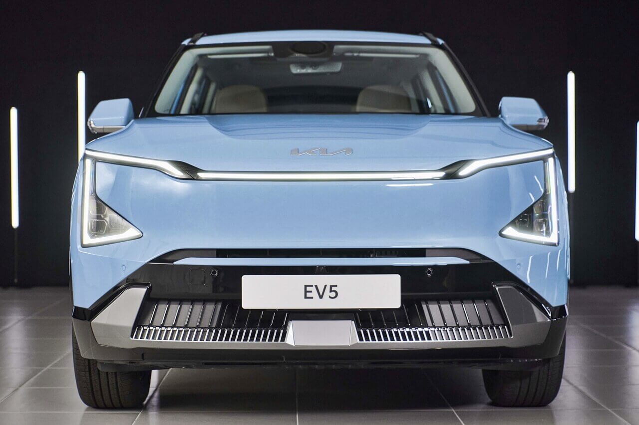 “급발진 걱정 없네”…기아, 패밀리 전기 SUV ‘EV5’ 출시